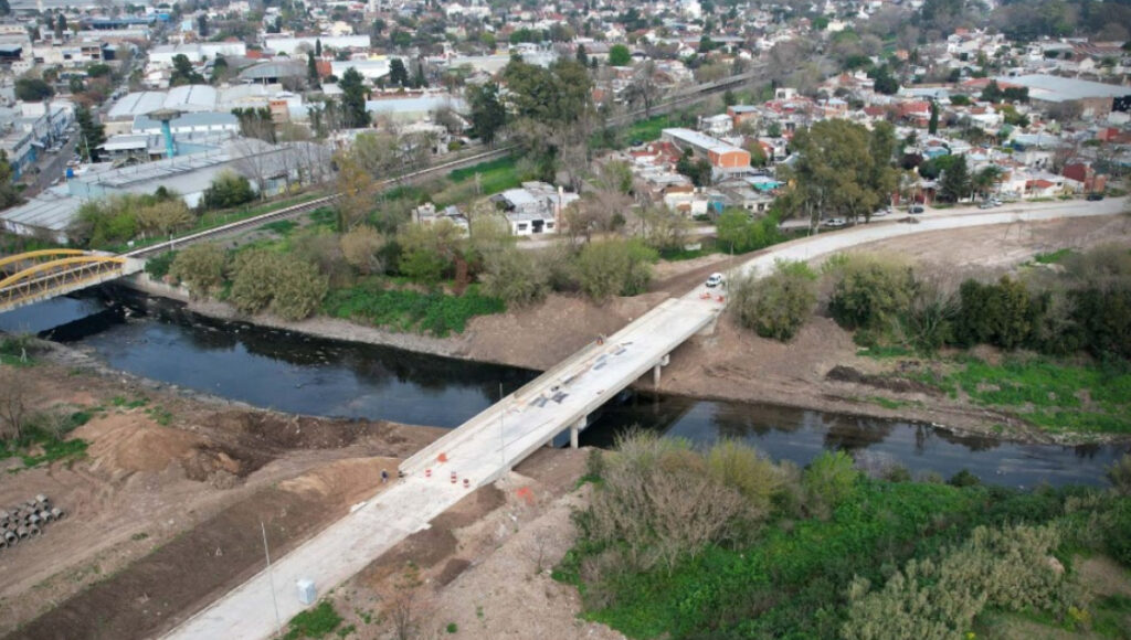 Ya está habilitado el puente sobre el arroyo Morón que une Tres de ...
